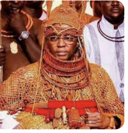FG Confers Most Outstanding Traditional Ruler Award On Benin Monarch ...