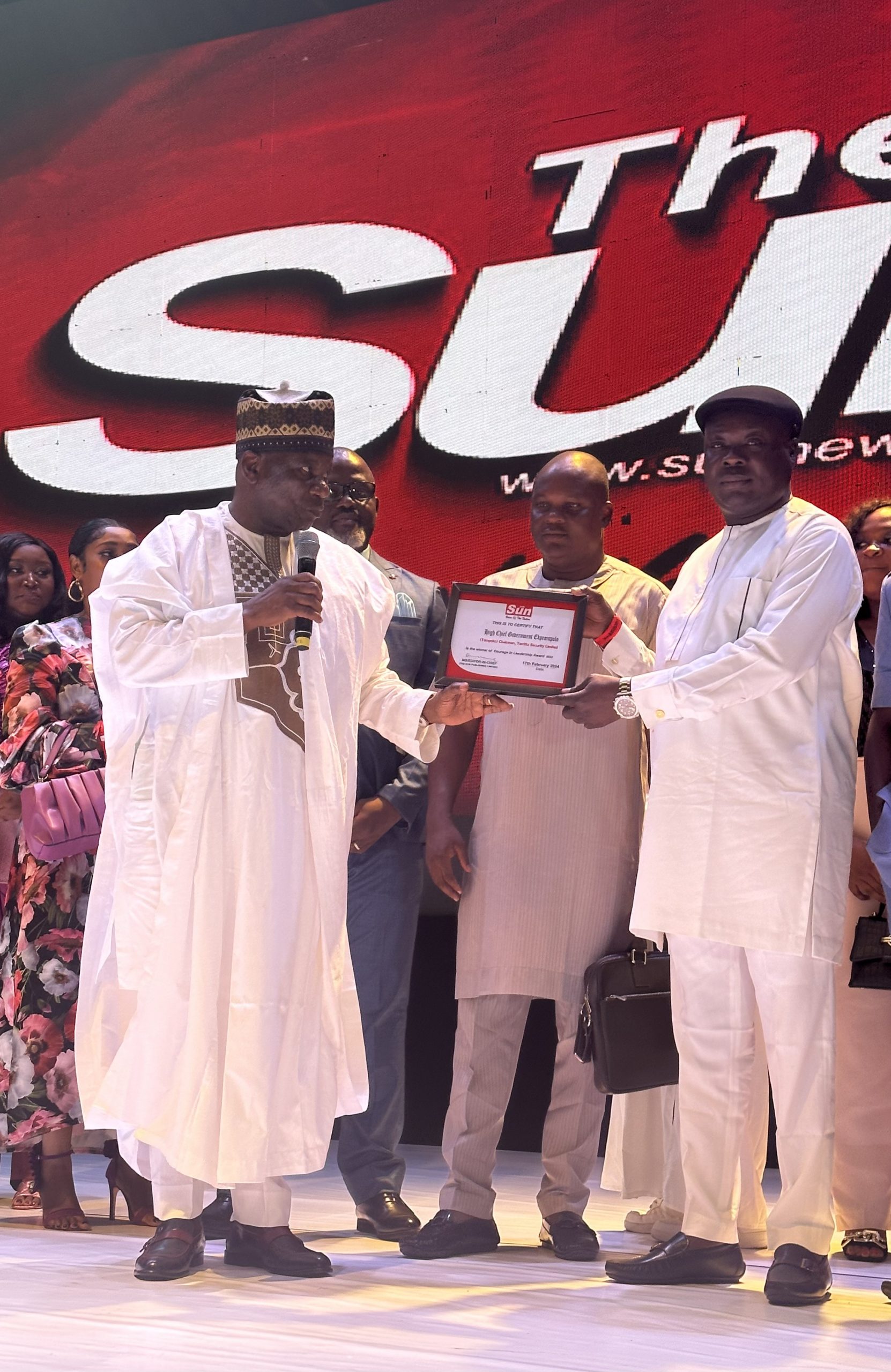 TOMPOLO BAGS 2023 SUN NEWSPAPER COURAGE IN LEADERSHIP AWARD - THE NETWORK