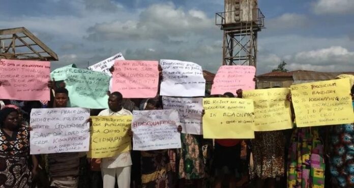 Ekiti community protests as 16 church worshippers remain in captivity ...